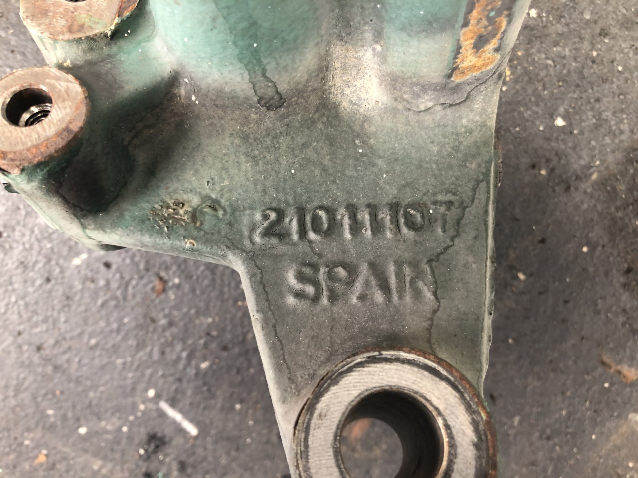 21011107 | Volvo D16 Engine Mount for Sale