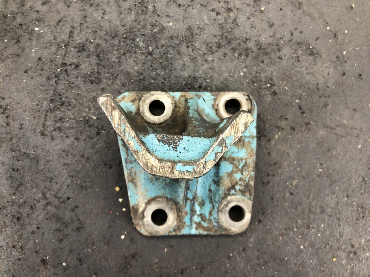 1664750C1 | International DT360 Engine Mount for Sale