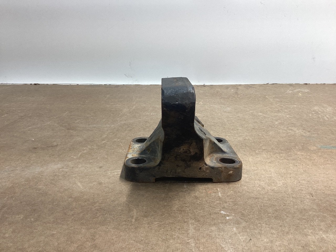 158GB582BM | Mack E7 Engine Mount for Sale