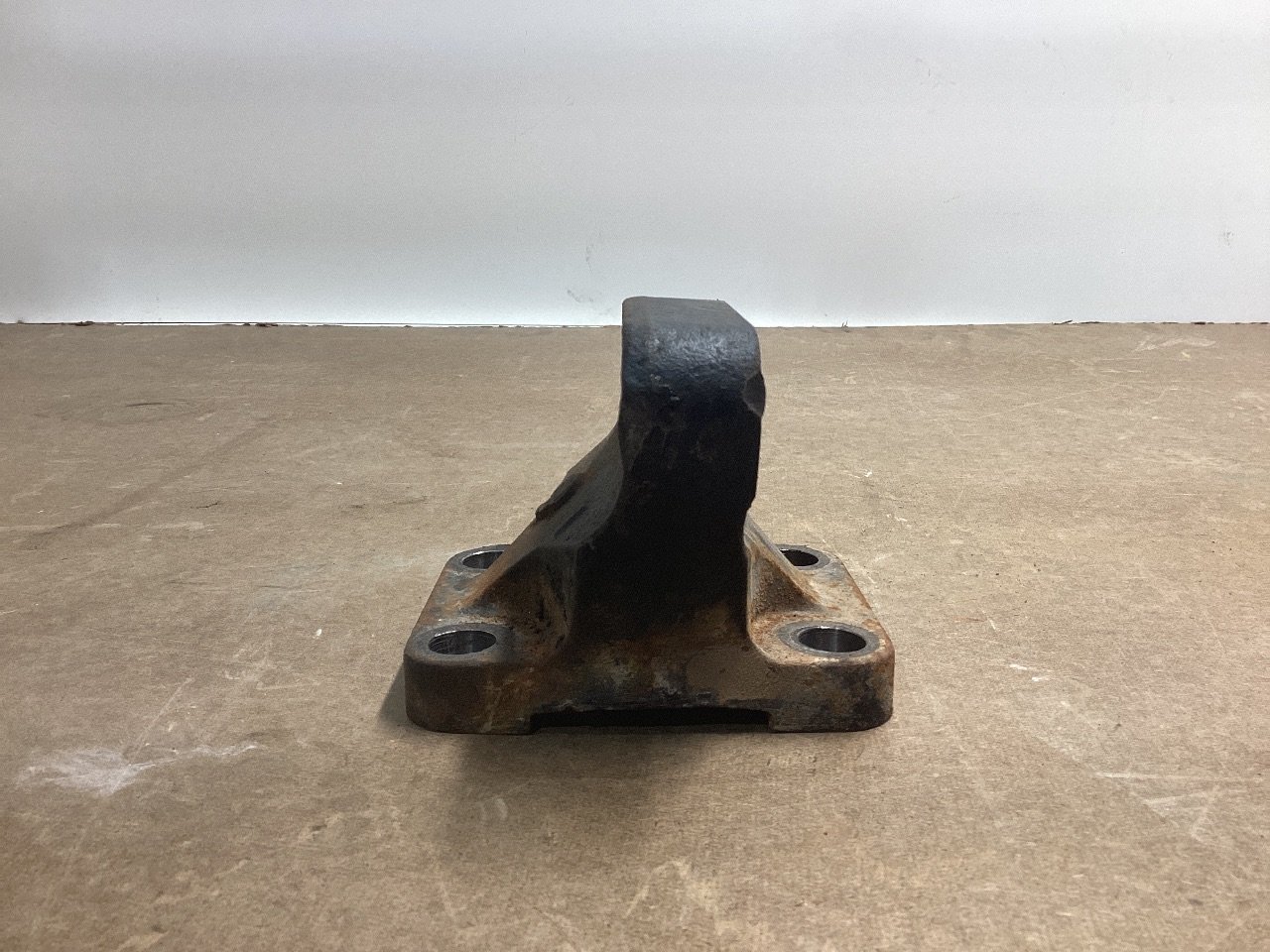 158GB583BM | Mack E7 Engine Mount for Sale
