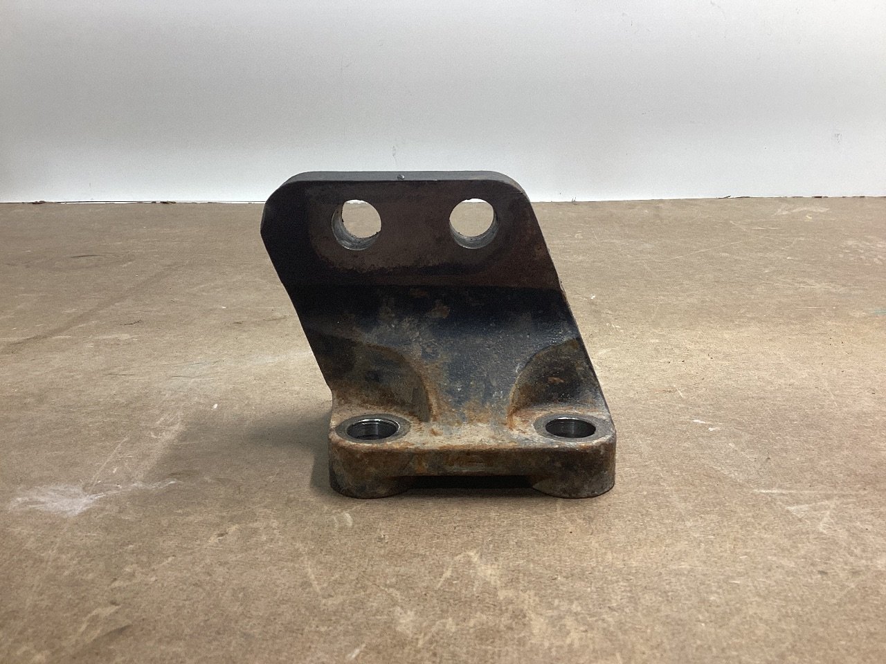 158GB583BM | Mack E7 Engine Mount for Sale