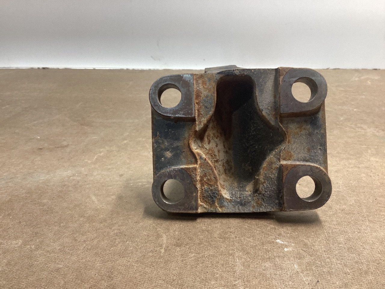 158GB582BM | Mack E7 Engine Mount for Sale
