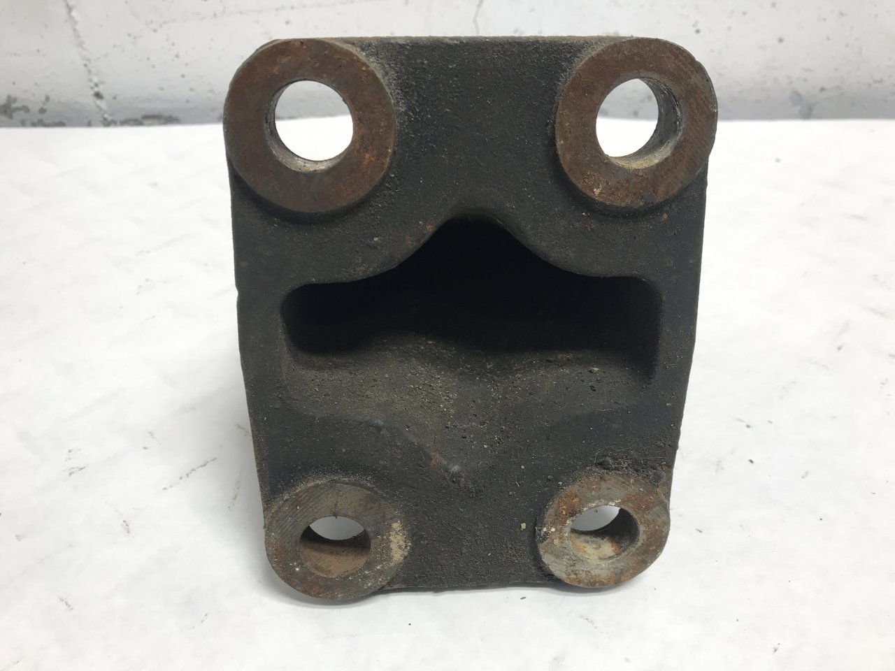 158GB4638M | Mack E7 Engine Mount for Sale