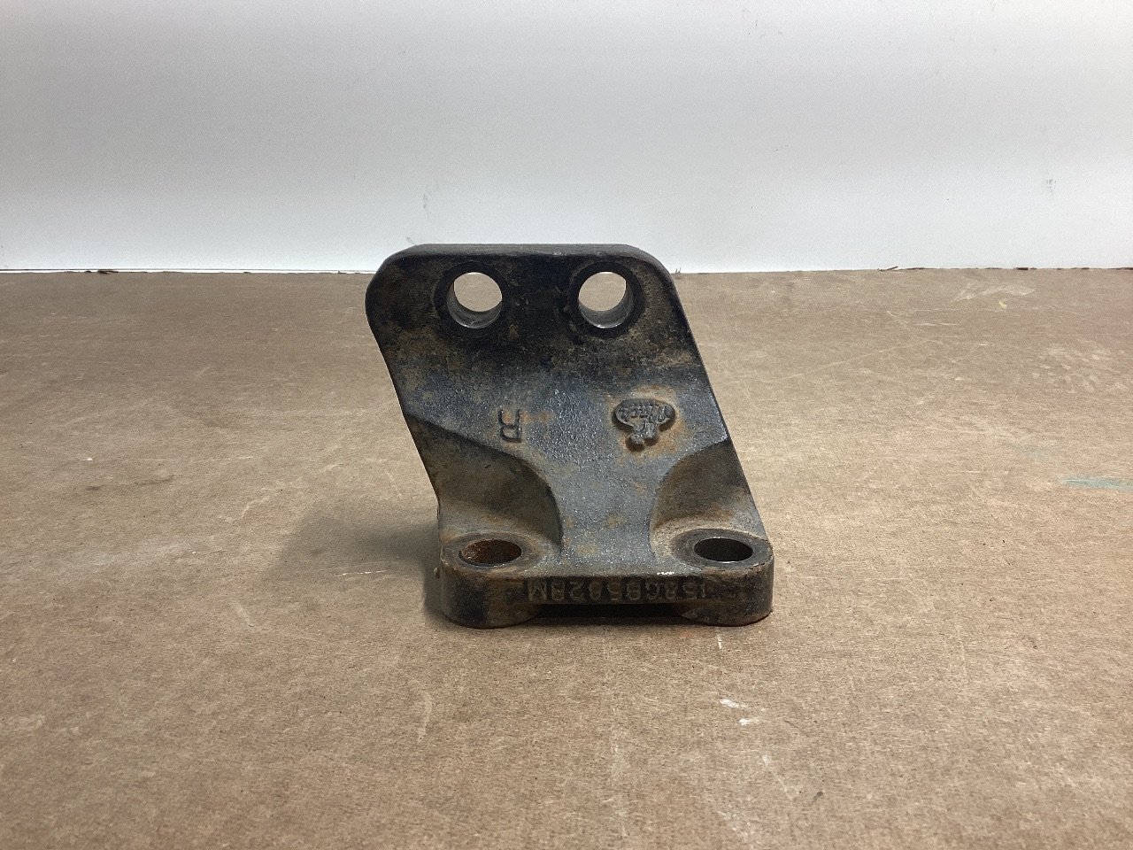 158GB582BM | Mack E7 Engine Mount for Sale