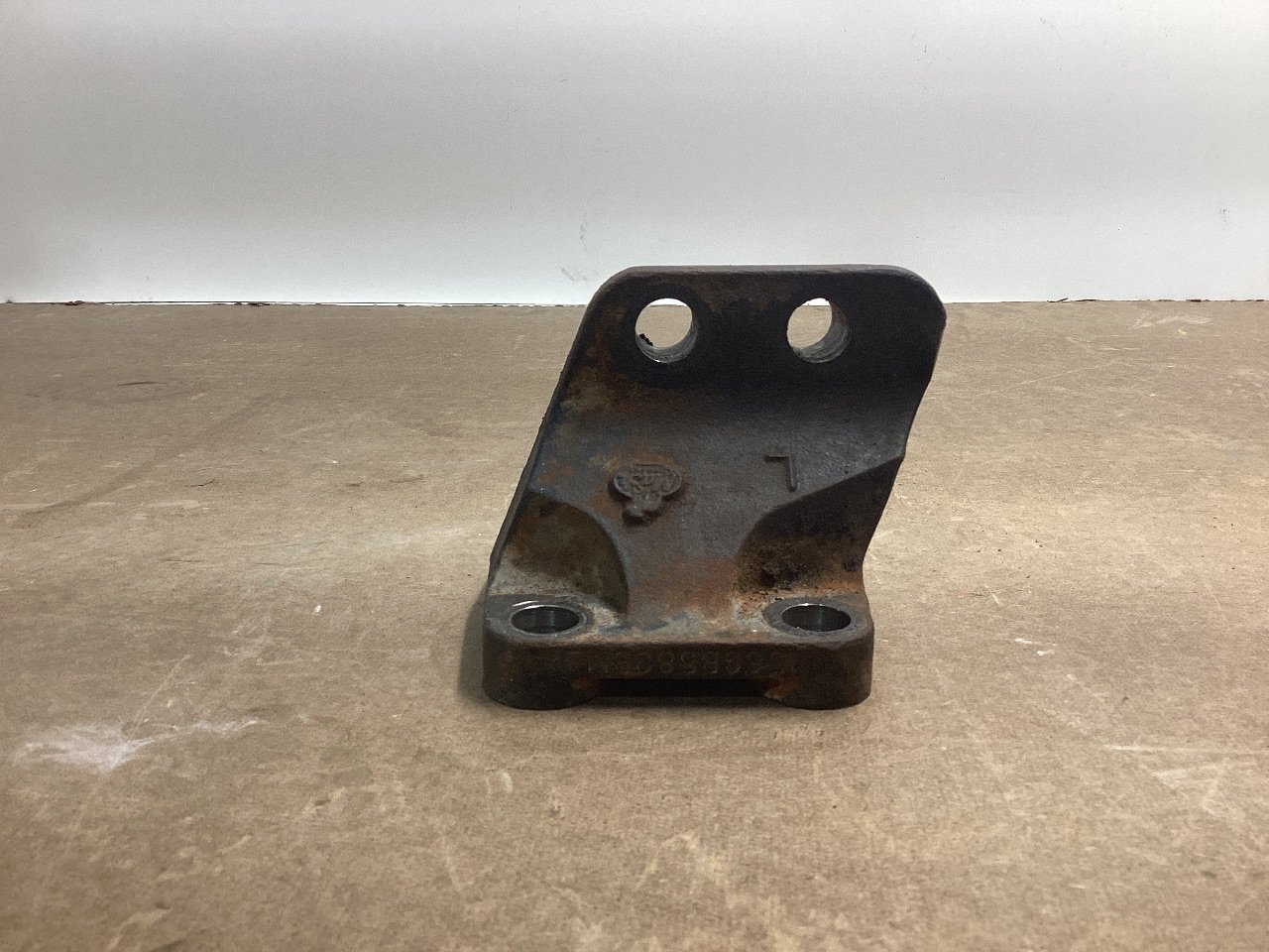 158GB583BM | Mack E7 Engine Mount for Sale