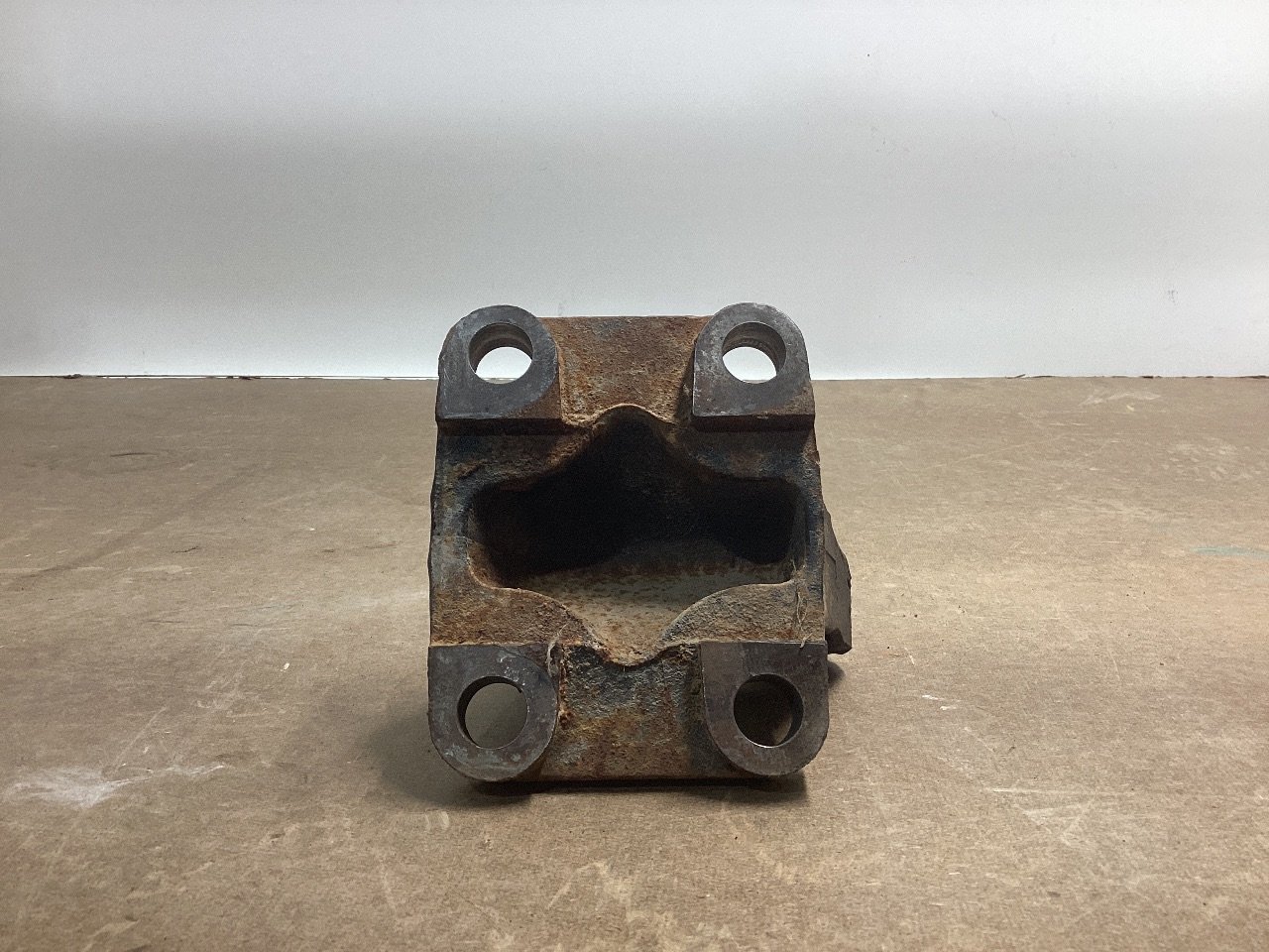 158GB583BM | Mack E7 Engine Mount for Sale
