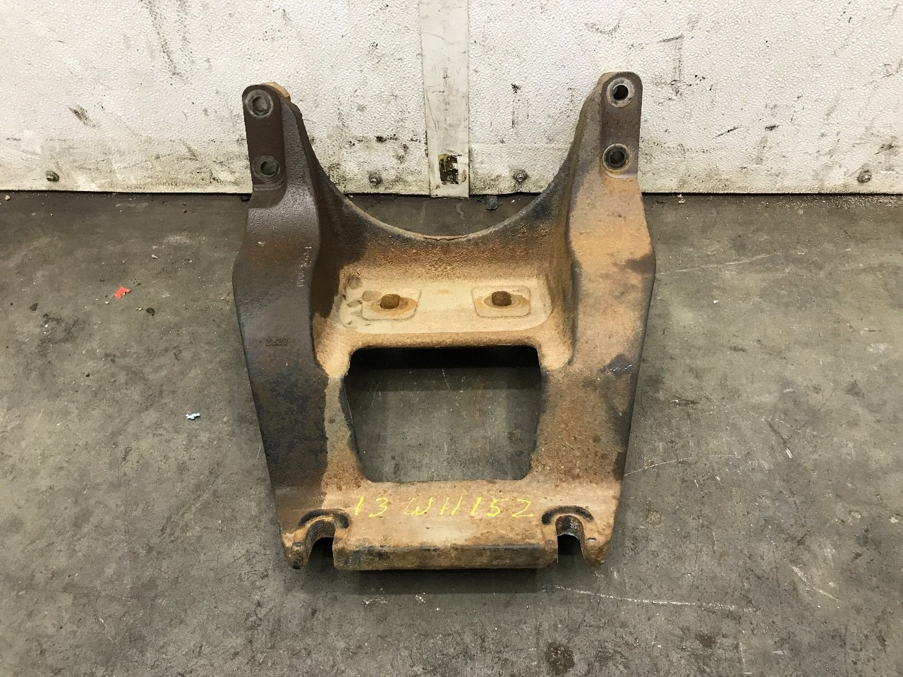 04-32275-000 | Cummins ISB6.7 Engine Mount for Sale