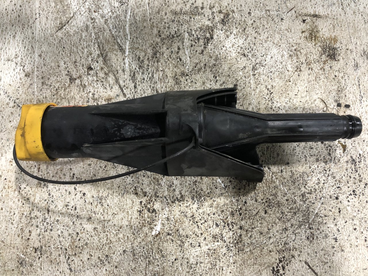 Detroit DD13 Oil Fill Tube for Sale