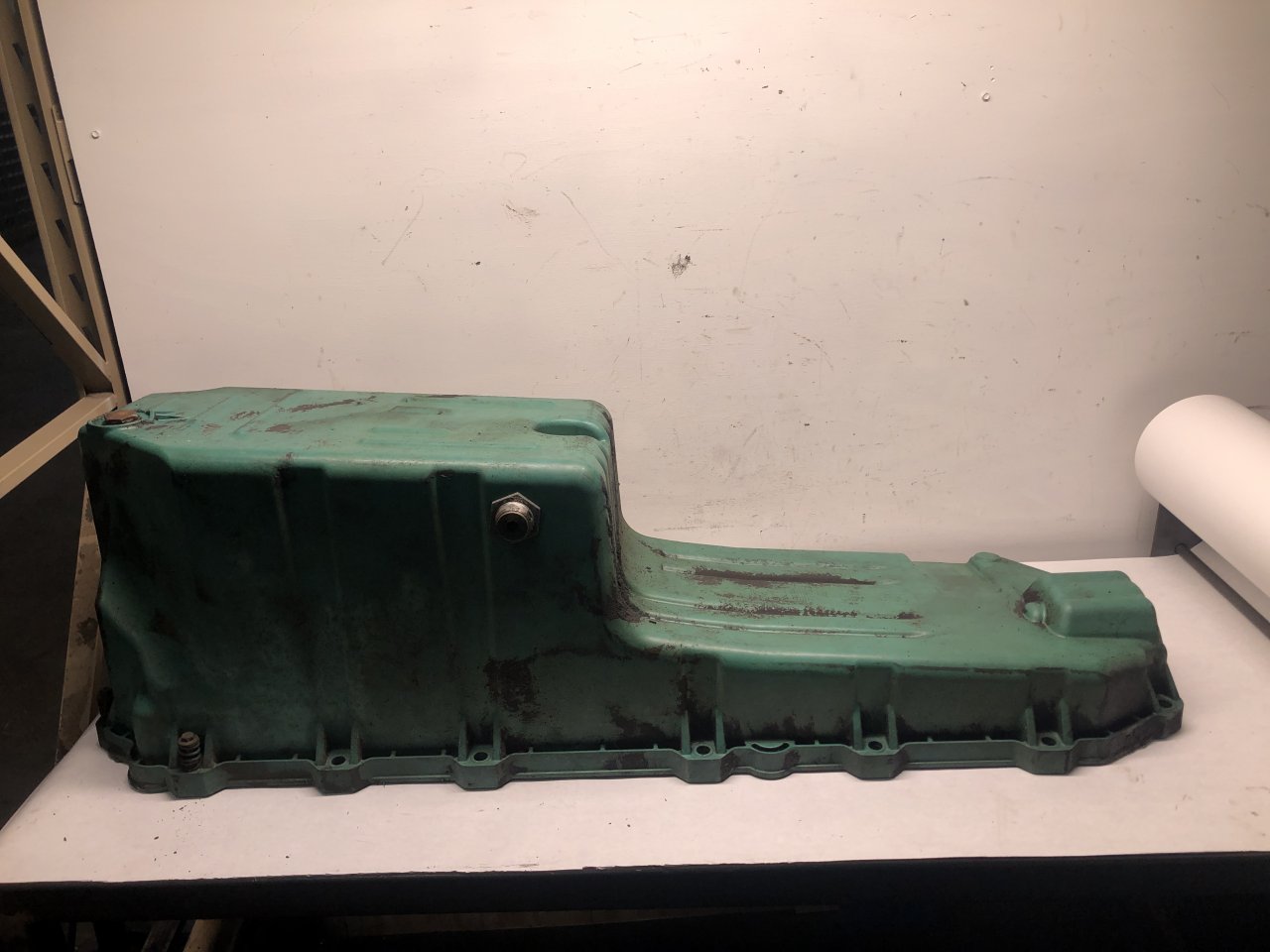 Volvo D16 Engine Oil Pan for Sale