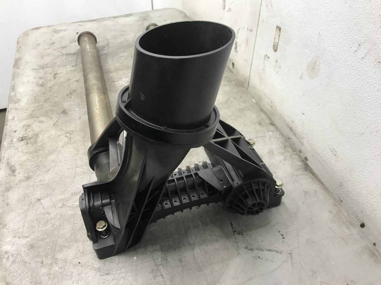 A47218051 | Detroit DD15 Oil Pickup Tube for Sale