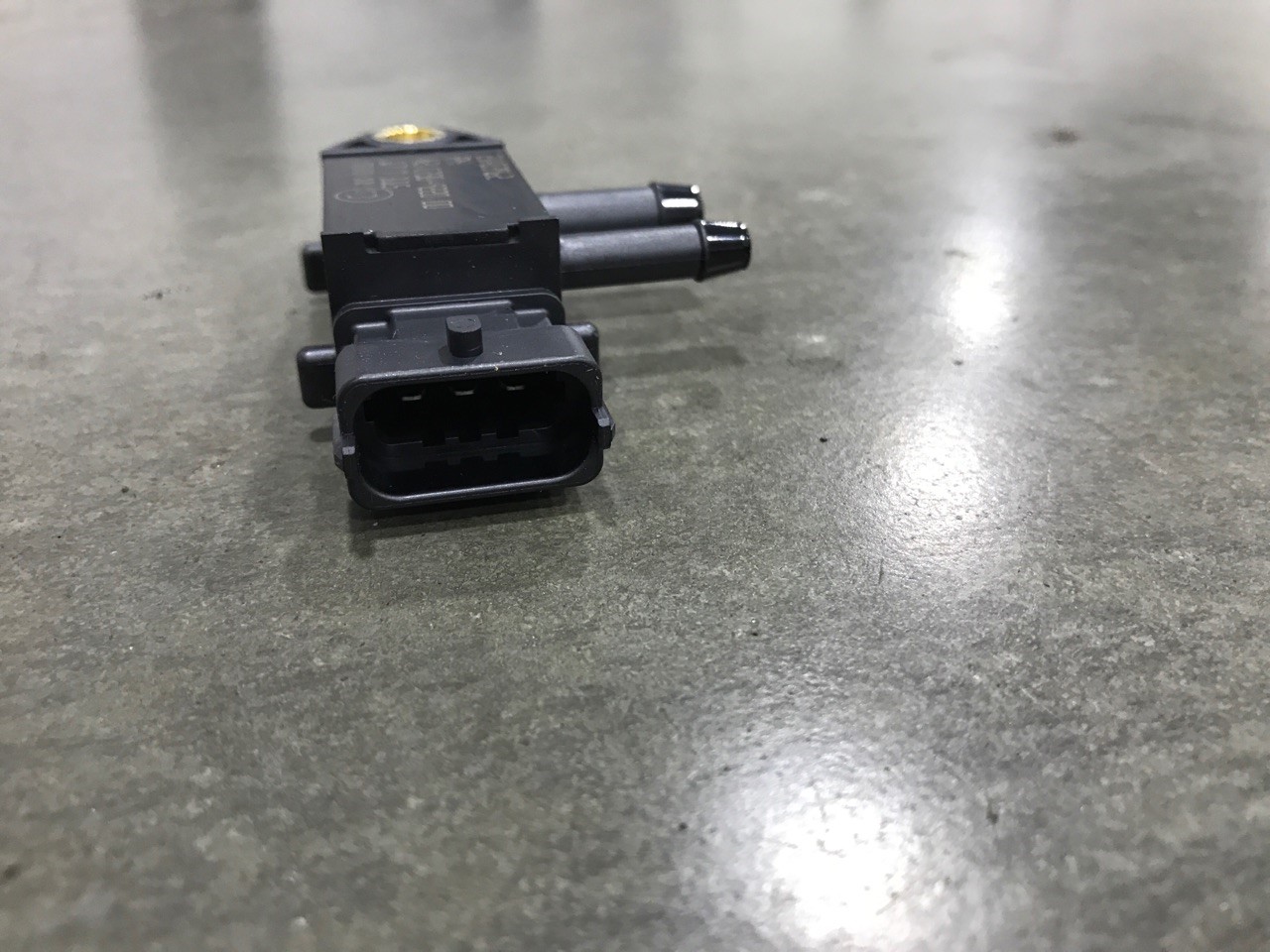 S-27135 | Volvo D13 Engine Sensor for Sale