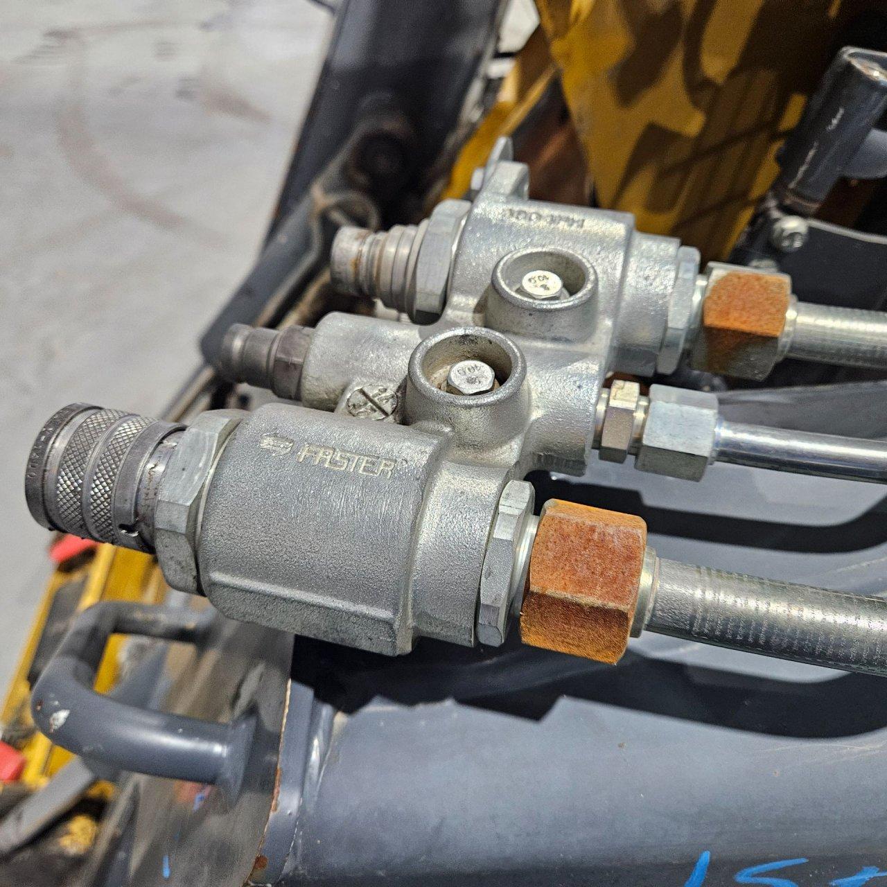 AT405633 | John Deere 332E Equip Auxiliary Coupler for Sale