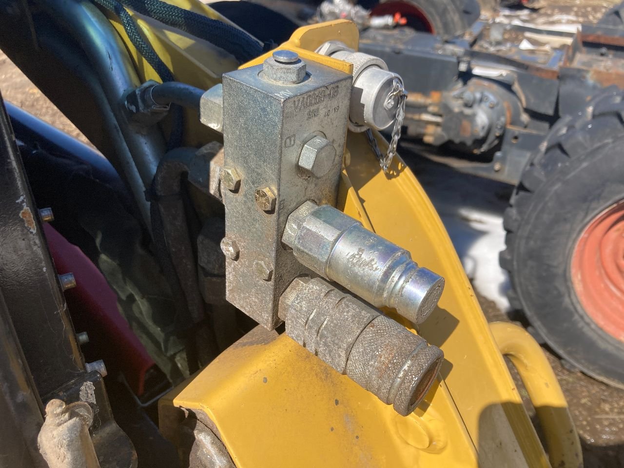 0304-876 | ASV RT40 Equip Auxiliary Coupler for Sale