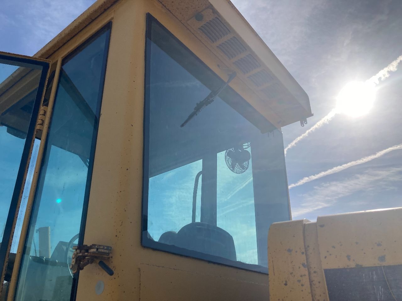 T104480 | John Deere 770BH Back Glass for Sale