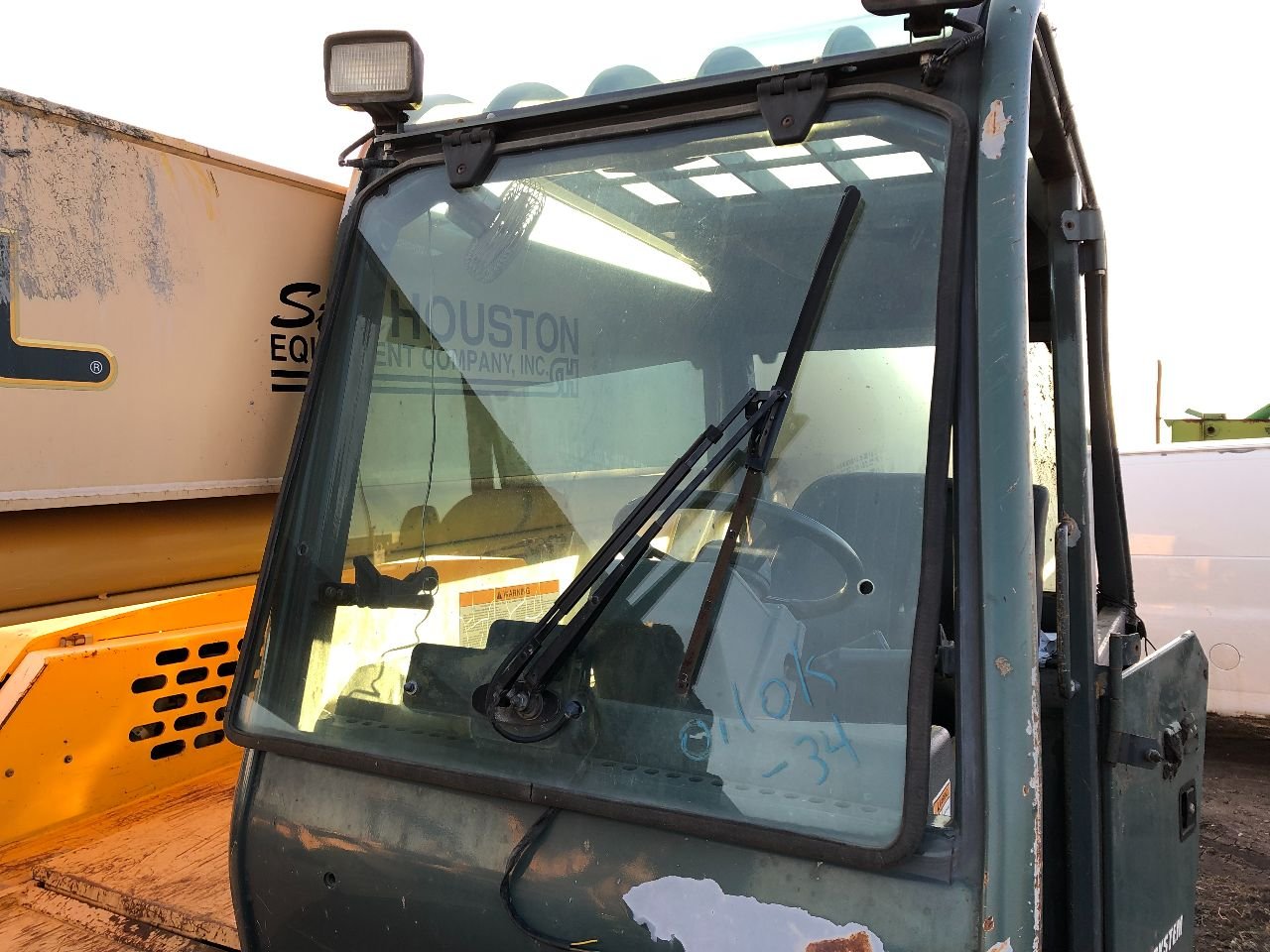 101725 | Gehl DL10H55 Back Glass for Sale