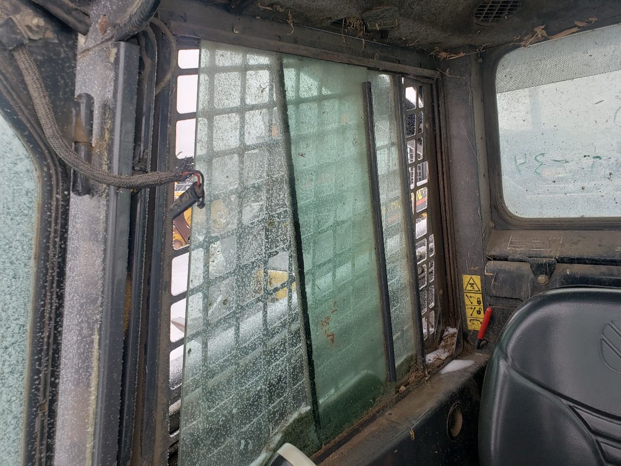 86506611 | New Holland L170 Equip Side Glass for Sale
