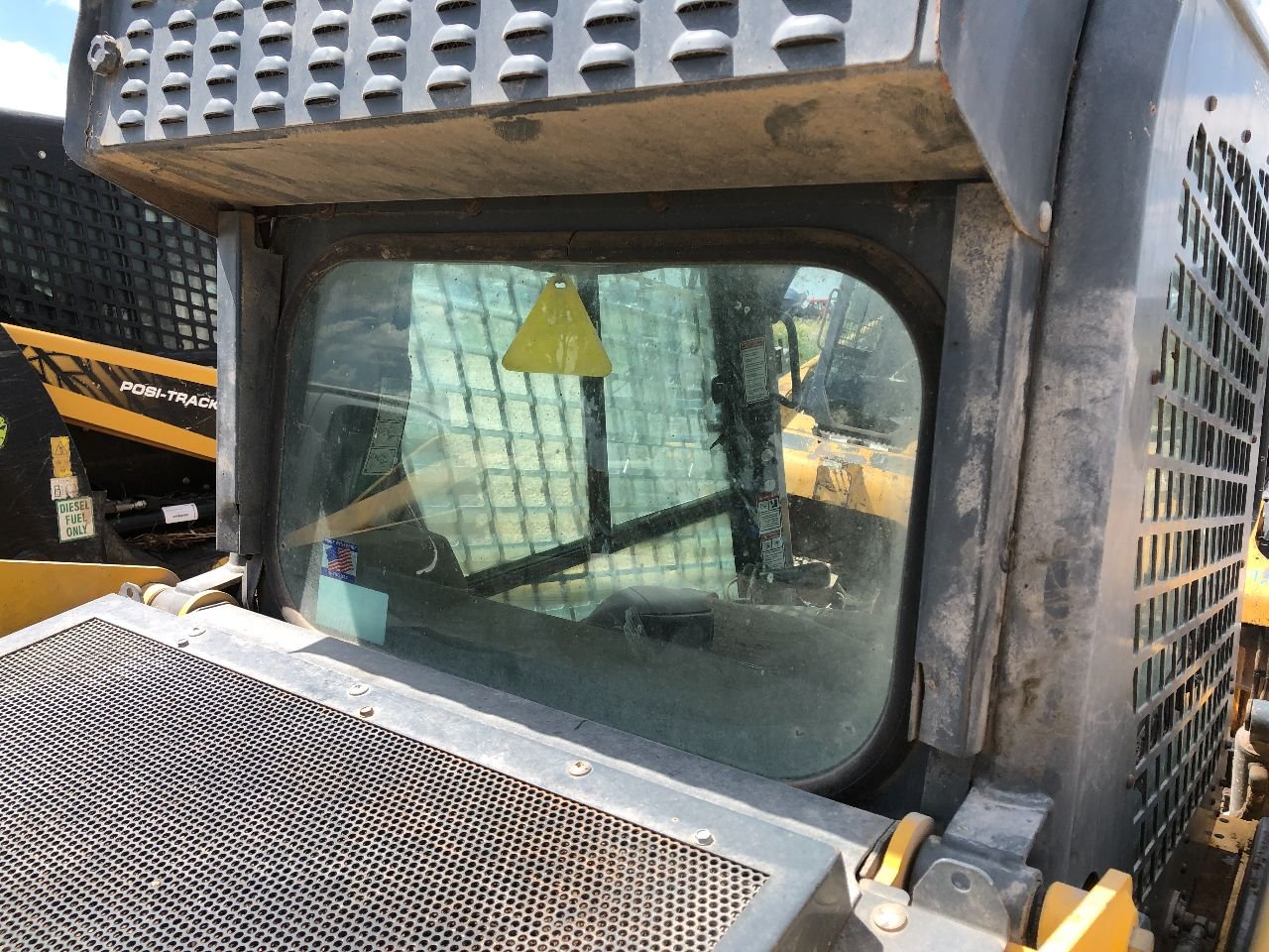 243270 | Gehl R220 Back Glass for Sale