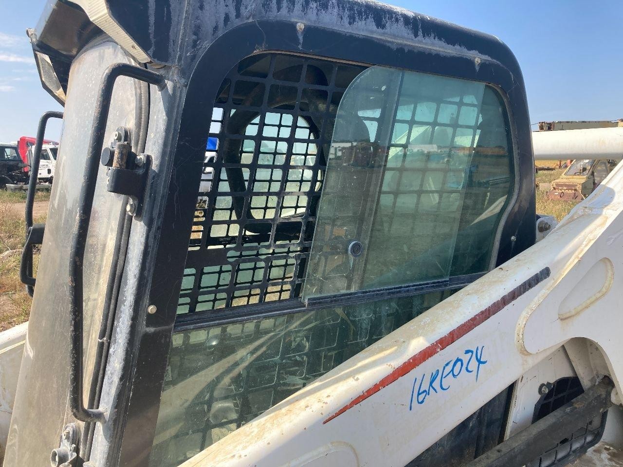 7148069 | Bobcat S650 Equip Side Glass for Sale