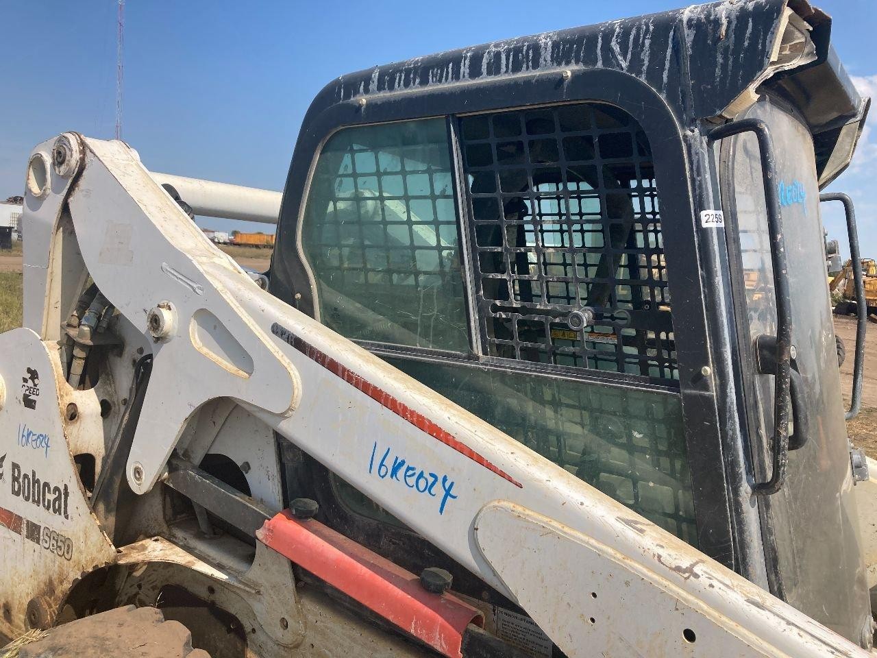 7148068 | Bobcat S650 Equip Side Glass for Sale