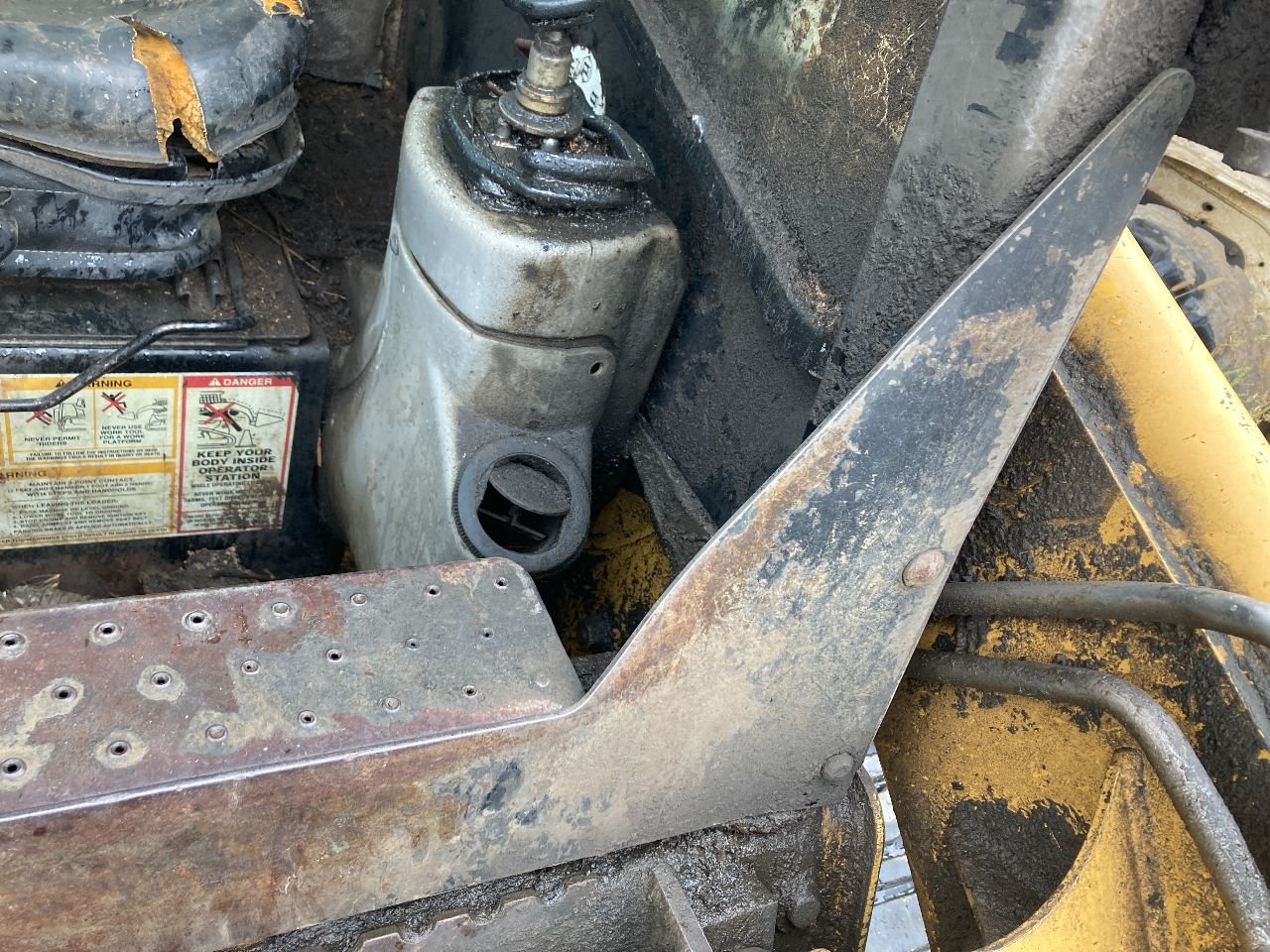 142-9318 | CAT 277 Body, Misc. Parts for Sale