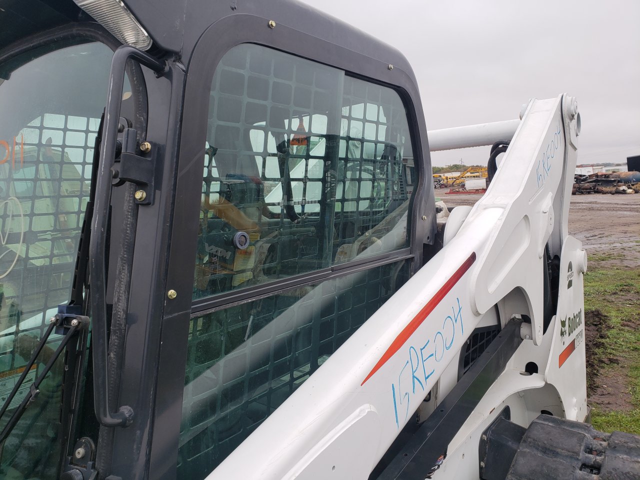 7148069 | Bobcat T870 Equip Side Glass for Sale