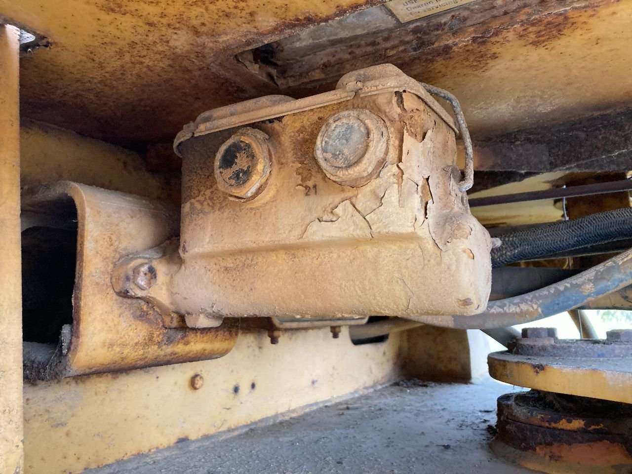 1122 194 C91 | Dresser 515C Brake Master Cylinder for Sale