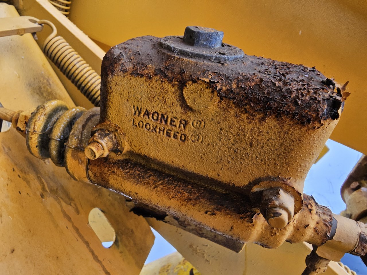 550302 | Michigan 75-AG Brake Master Cylinder for Sale