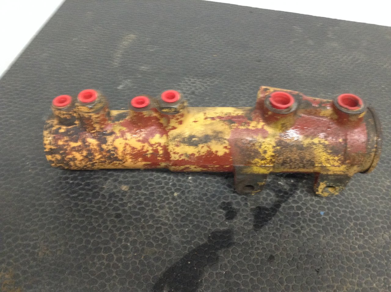 79065031 | Fiat-Allis FR10B Brake Master Cylinder for Sale