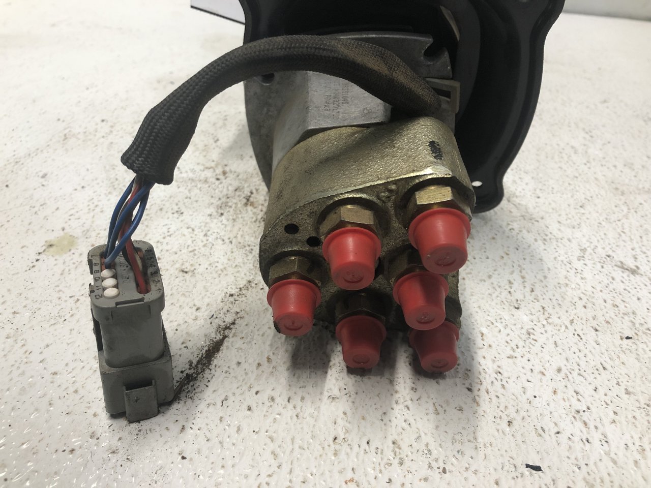 6915268 | Bobcat V723 Controls for Sale