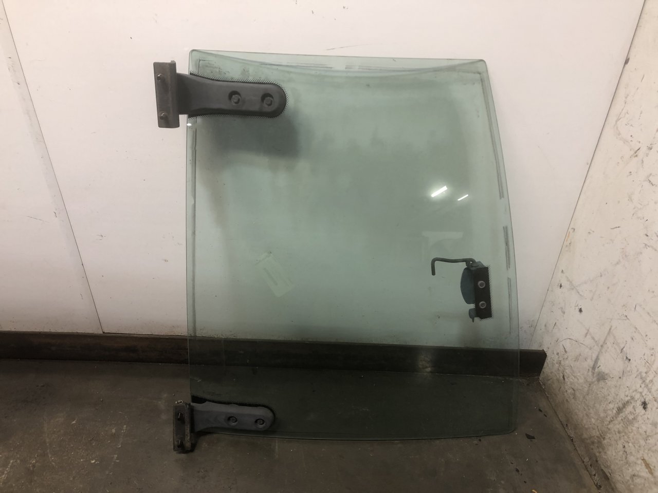 87442204 | Case 580 SM Door Glass for Sale
