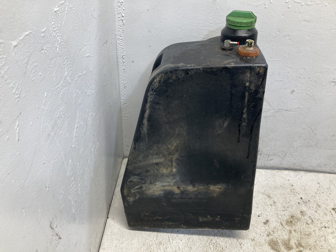 6589025 | Bobcat 325 Fuel Tank for Sale