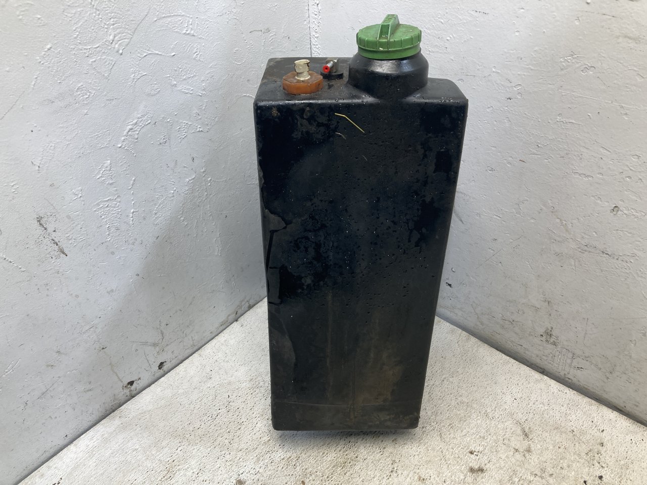 6589025 | Bobcat 325 Fuel Tank for Sale
