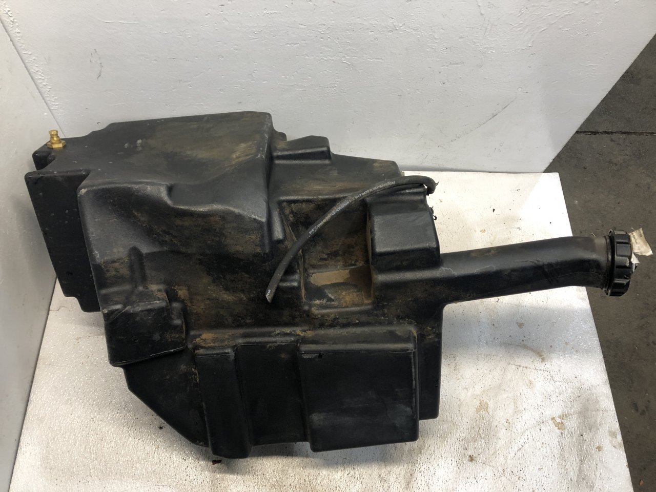 84512885 | New Holland L220 Fuel Tank for Sale