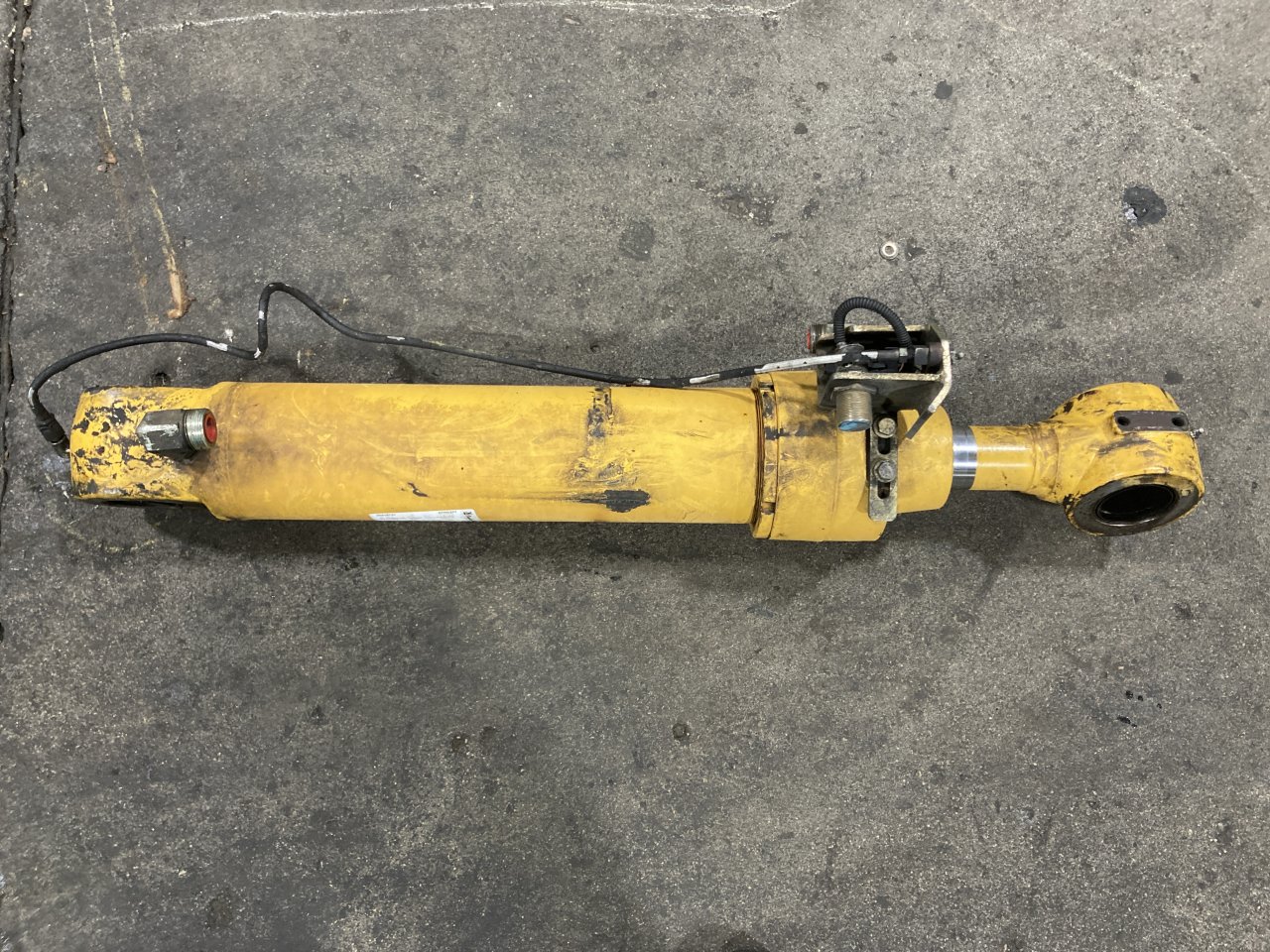 AH174752 | John Deere 444H Hydraulic Cylinder for Sale