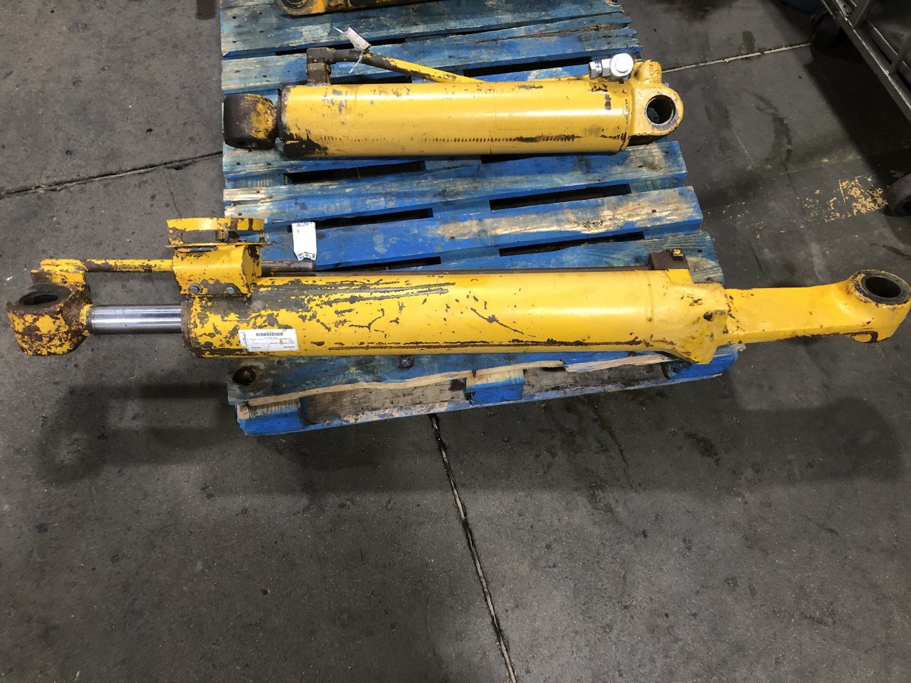 AR89279 | John Deere 544B Hydraulic Cylinder for Sale