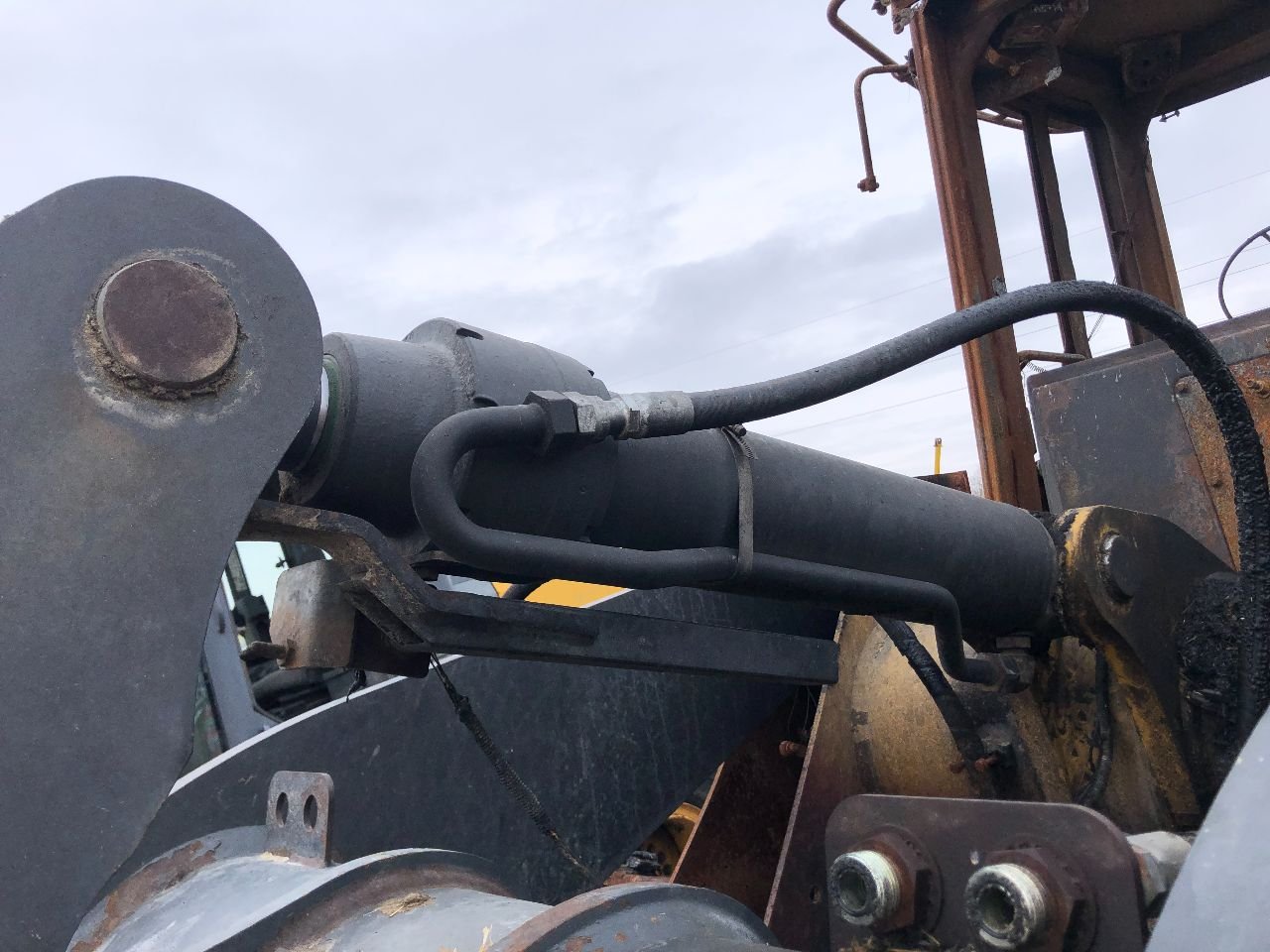 AH172986 | John Deere 544J Hydraulic Cylinder for Sale