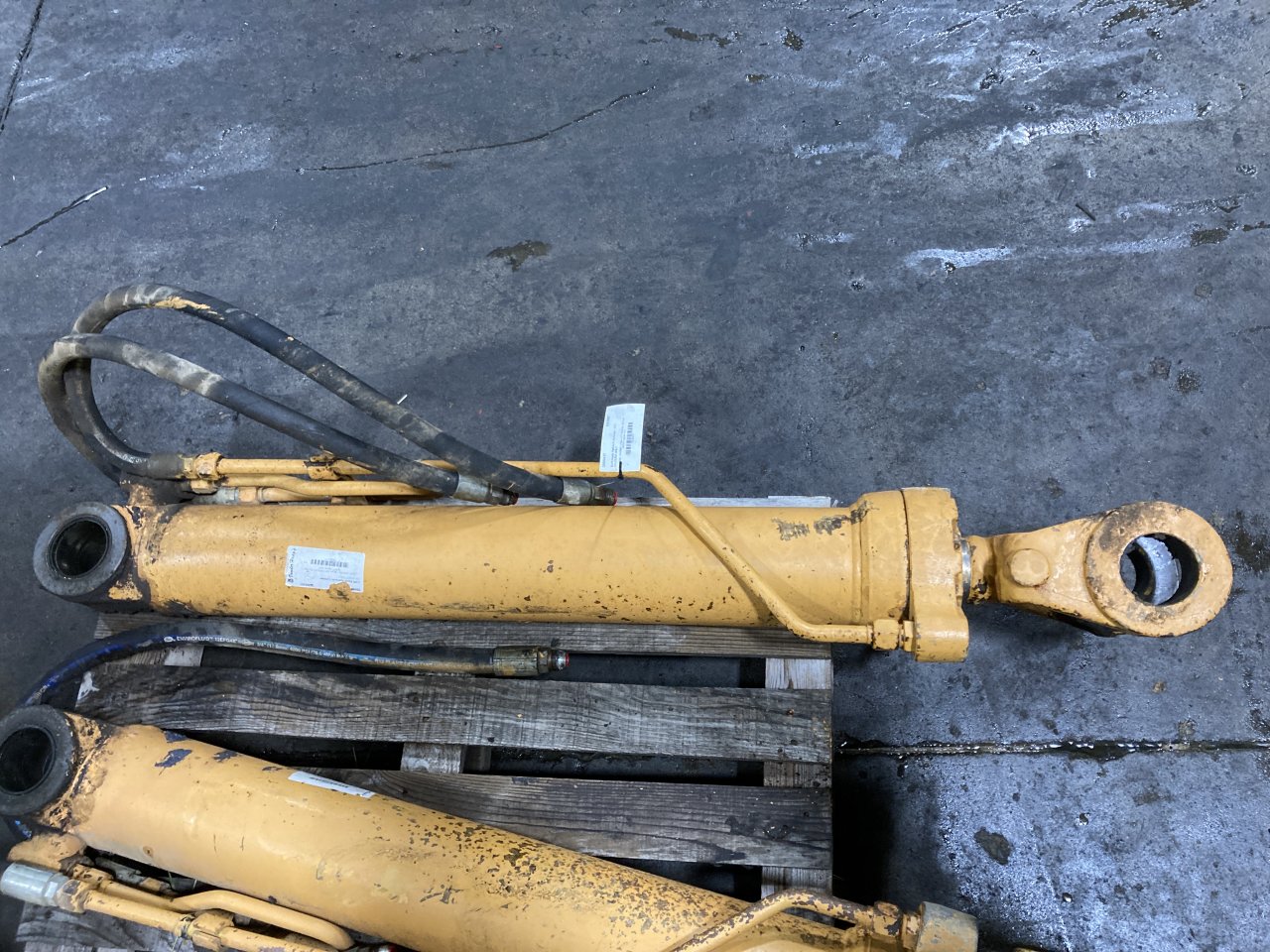 1343596C1 | Case 721C Hydraulic Cylinder for Sale