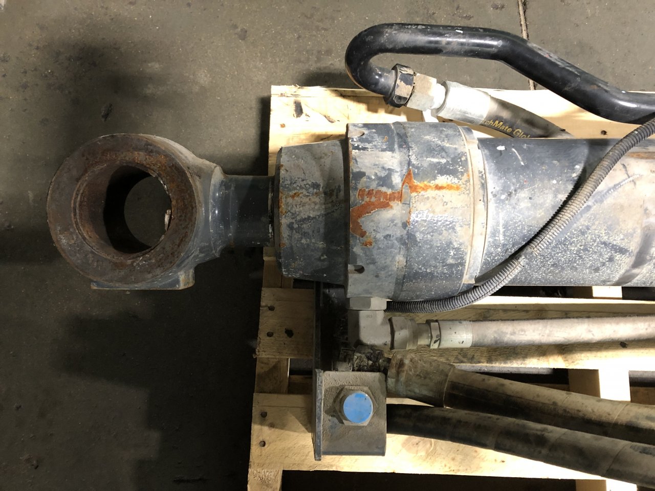 AHC10101 | John Deere 624K Hydraulic Cylinder for Sale