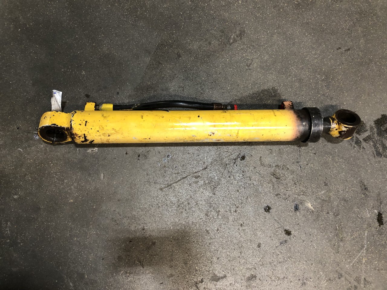 135917 | Gehl 6635 SXT2 Hydraulic Cylinder for Sale