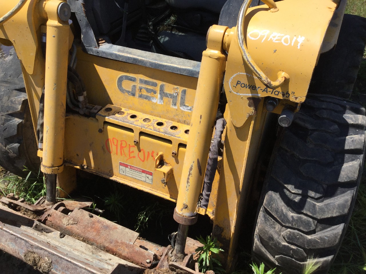 Gehl 6640 Hydraulic Cylinder for Sale
