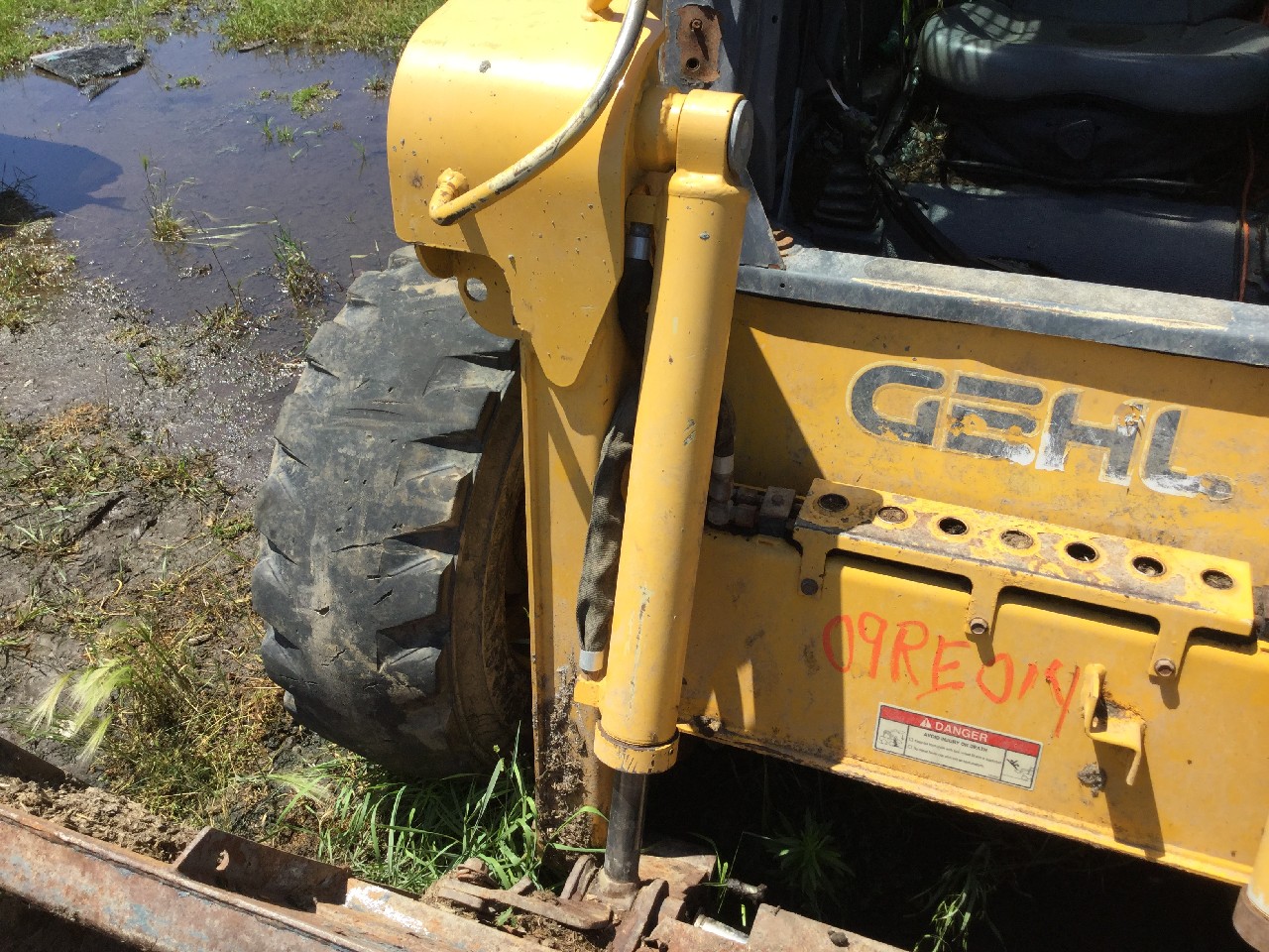 Gehl 6640 Hydraulic Cylinder for Sale