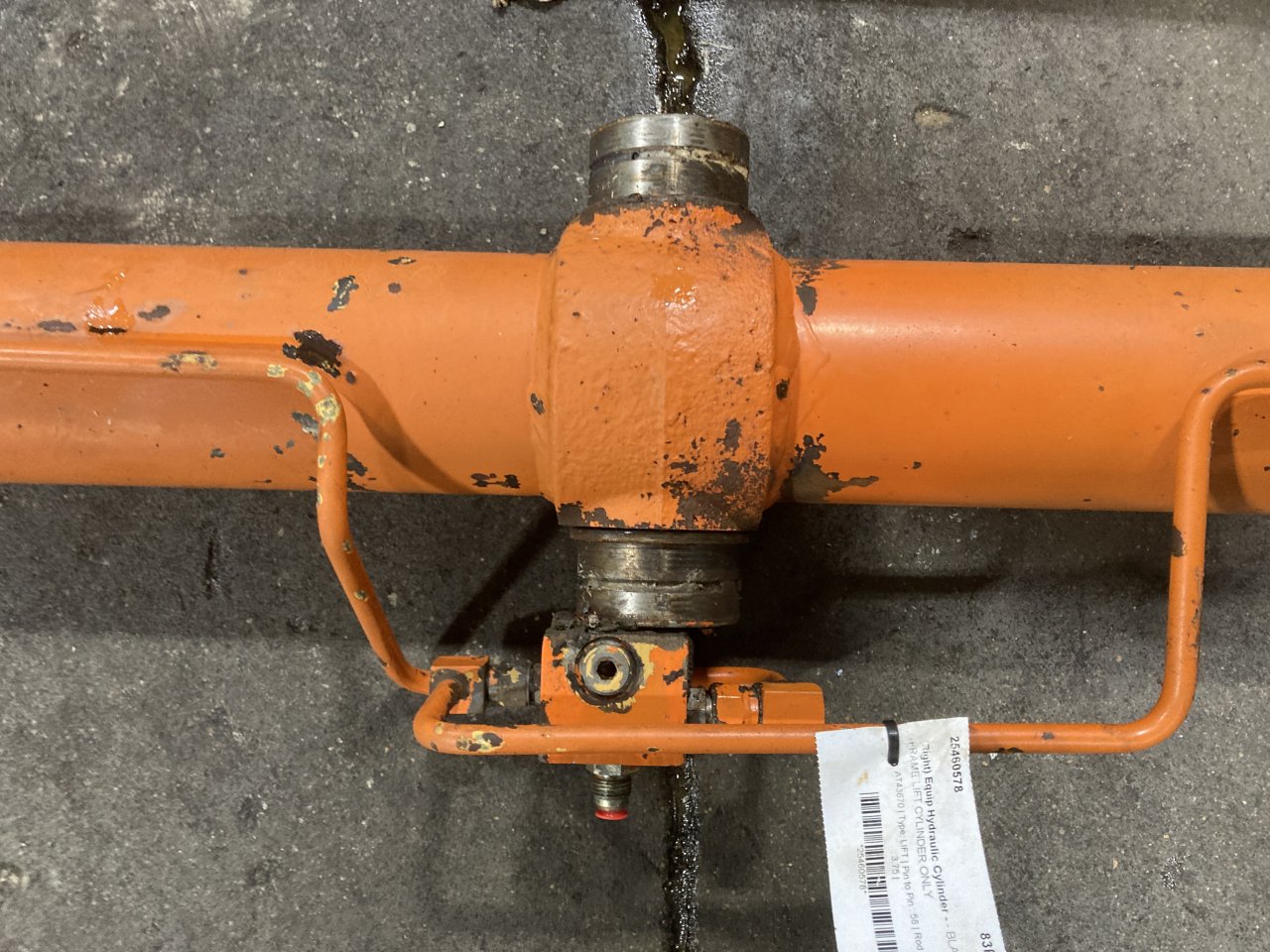 AT43670 | John Deere 670A Hydraulic Cylinder for Sale