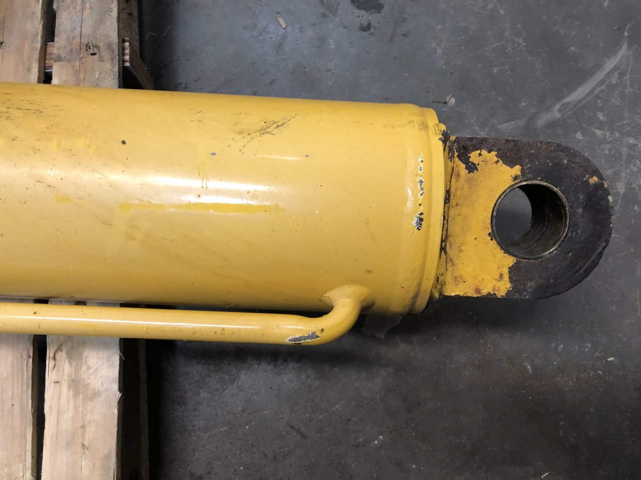 L69135 | Gehl DL10H55 Hydraulic Cylinder for Sale