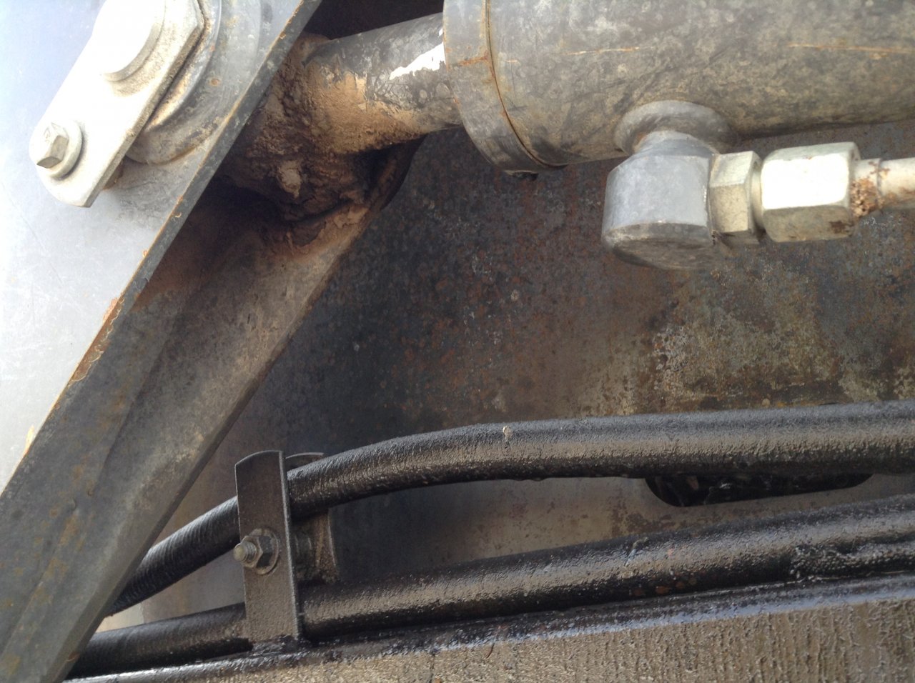 86520544 | New Holland LT185 Hydraulic Cylinder for Sale