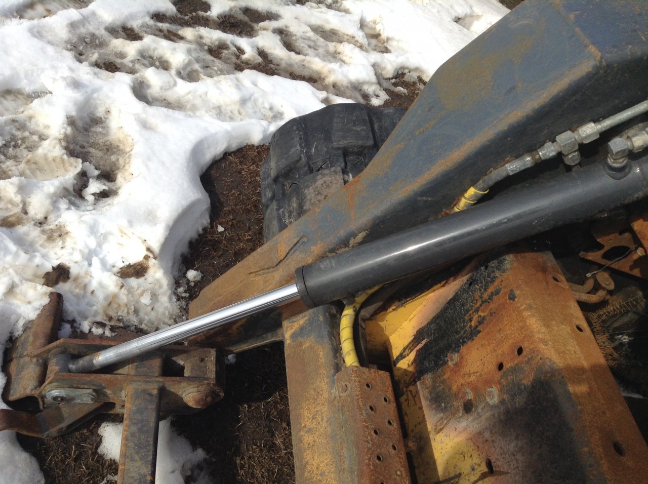 87038982 | New Holland LT185 Hydraulic Cylinder for Sale