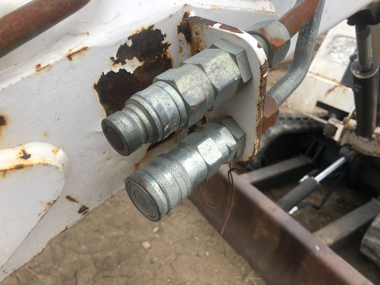 Bobcat 325 Equip Auxiliary Coupler for Sale