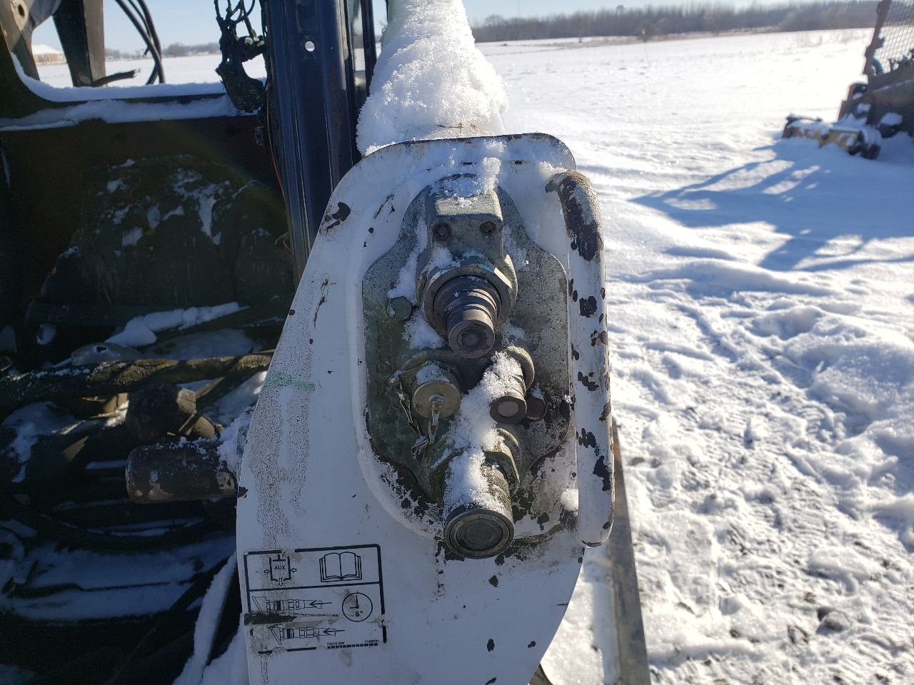 7246784 | Bobcat S750 Equip Auxiliary Coupler for Sale