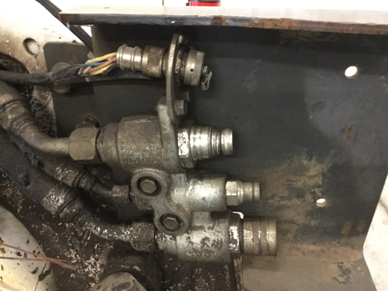 7246783 | Bobcat T320 Equip Auxiliary Coupler for Sale