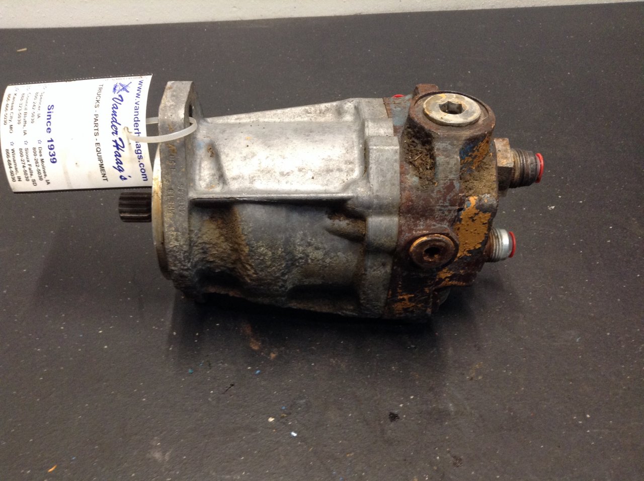 D91933 | Case 1845B Hydraulic Motor for Sale