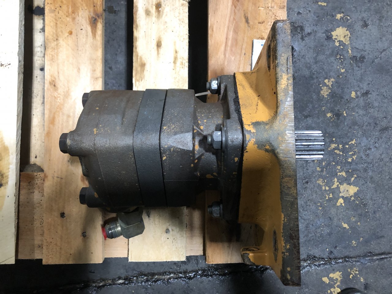 D138153 | Case 1845C Hydraulic Motor for Sale